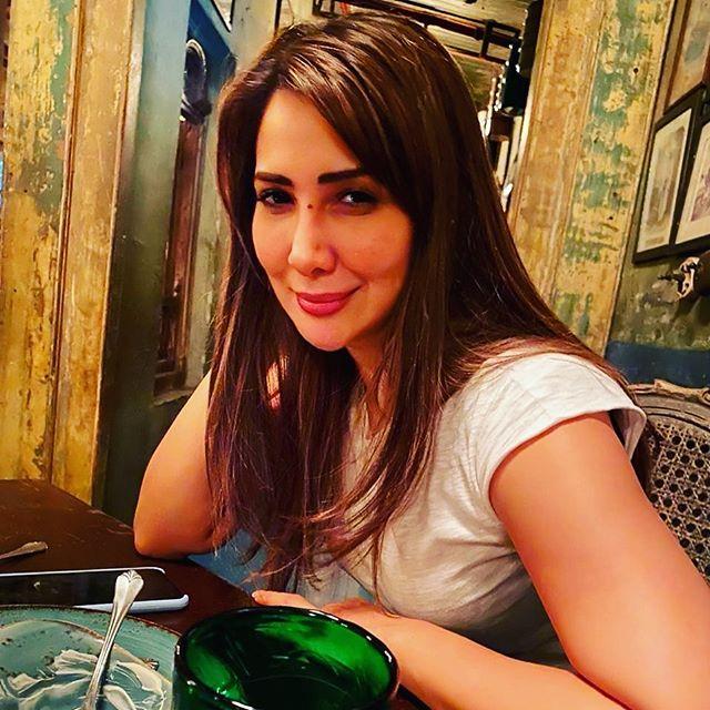 Kim Sharma Mother