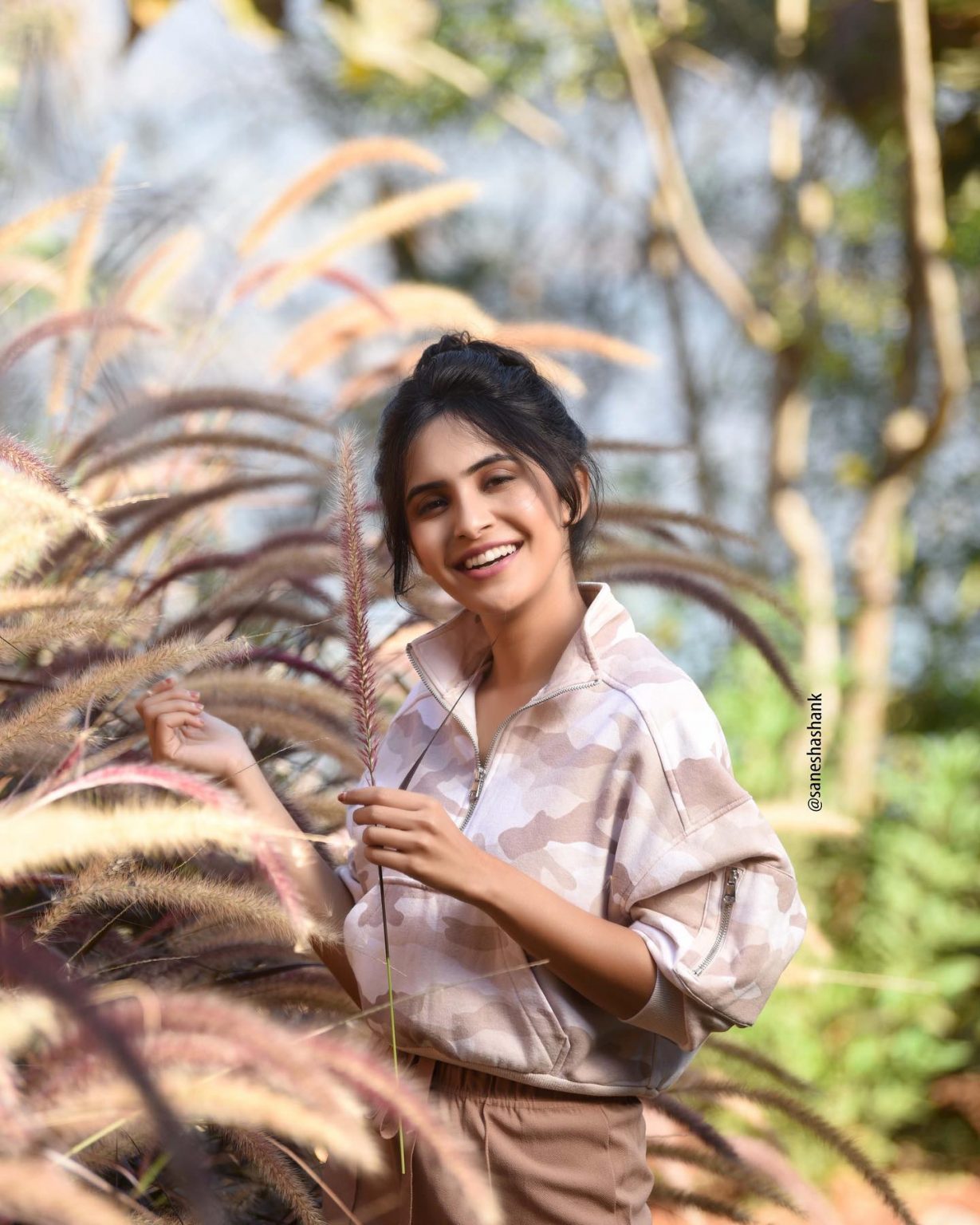 Anushka Sarkate Wiki, Biography, Age, Height, Boyfriend & Family