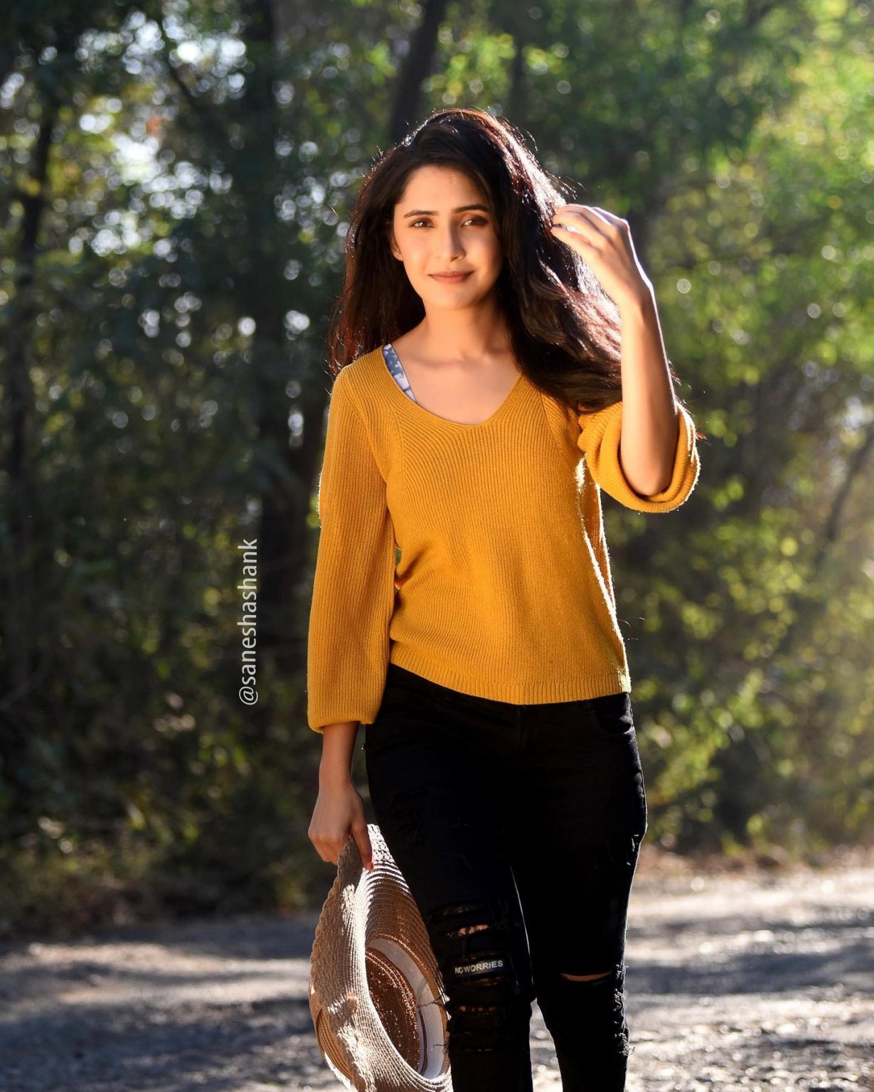 Anushka Sarkate Wiki, Biography, Age, Height, Boyfriend & Family