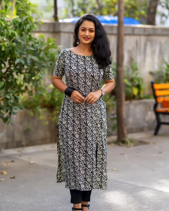 Girija Prabhu Wiki, Biography, Age, Height, Husband & Net Worth