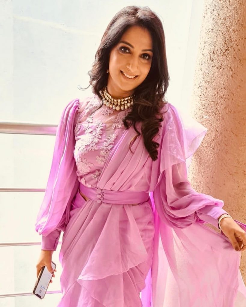 Poorva Gokhale Wiki, Biography, Age, Height, Family, & Net Worth